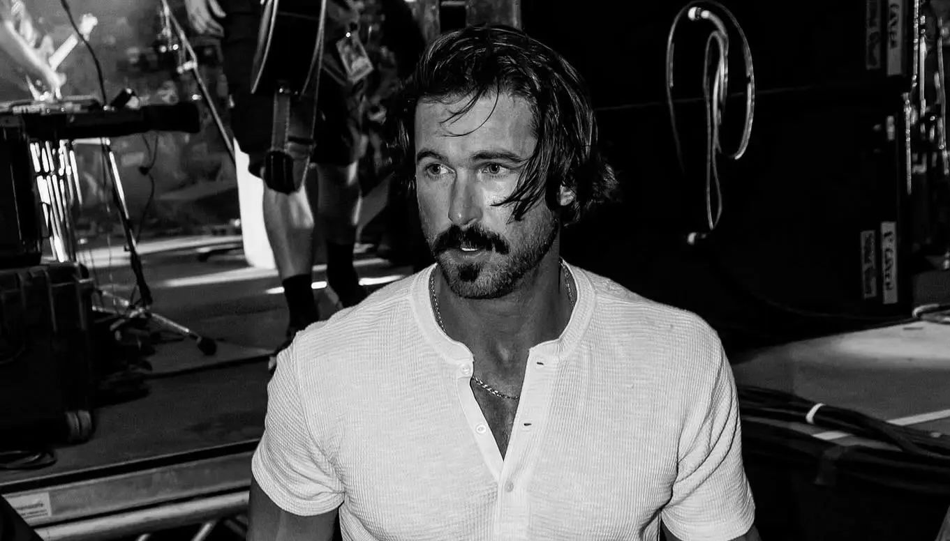 Riley Green’s New Music Video for “Worst Way” Is Turning Up the Heat ...